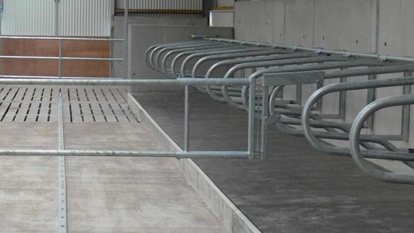 Up and over gate between cubicles | The Farming Forum