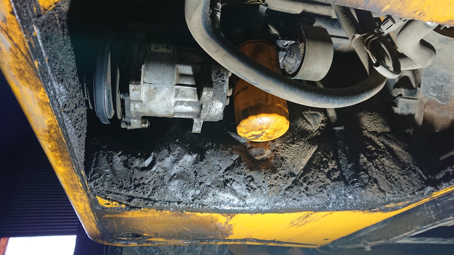 JCB 530/70 engine drain plug | The Farming Forum
