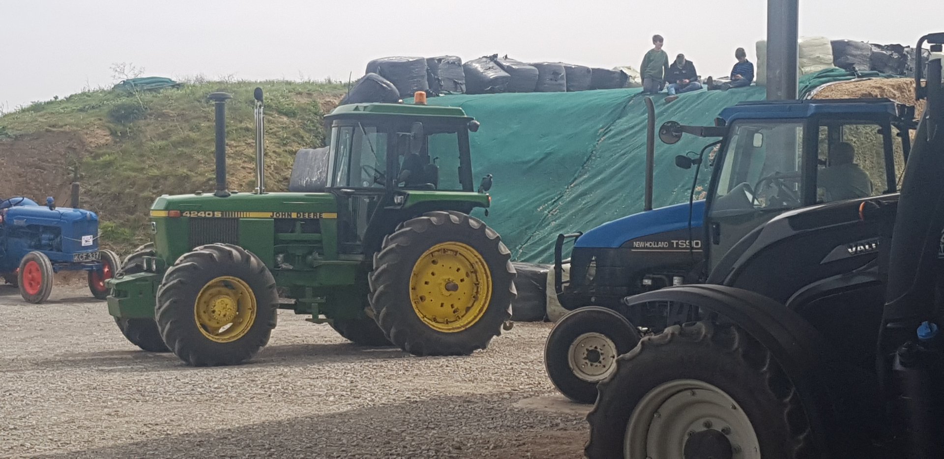 National Vintage Tractor Road Run Wales 17/04/2022 | The Farming Forum