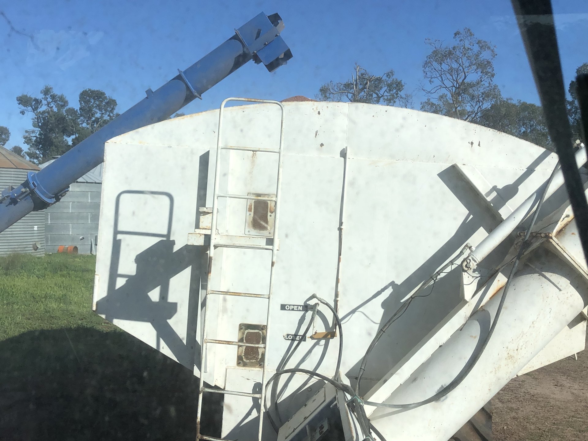 Ktwo Curve 1800 - back of trailer when loading grain | Page 3 | The ...