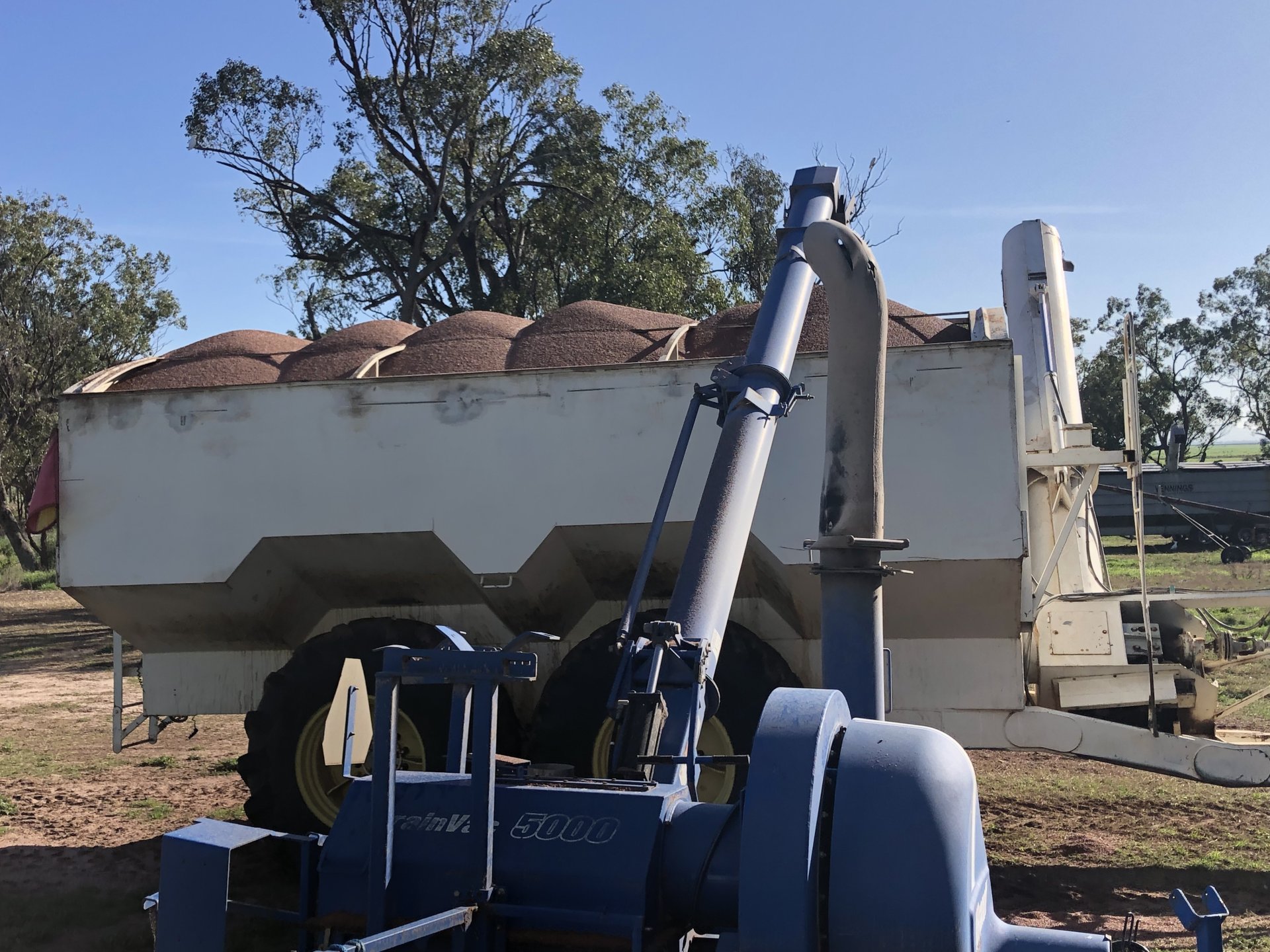 Ktwo Curve 1800 - back of trailer when loading grain | Page 3 | The ...