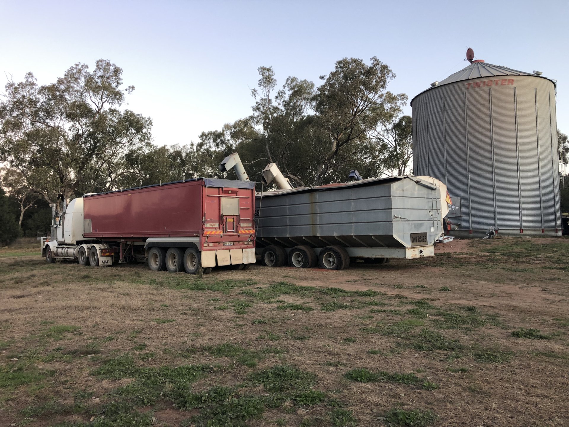 Ktwo Curve 1800 - back of trailer when loading grain | Page 3 | The ...