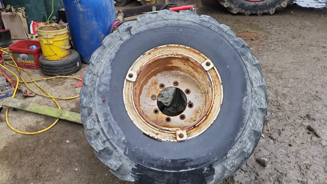 Cleated LGP tyres/wheels for Bateman Hi-Lo sprayer | The Farming Forum