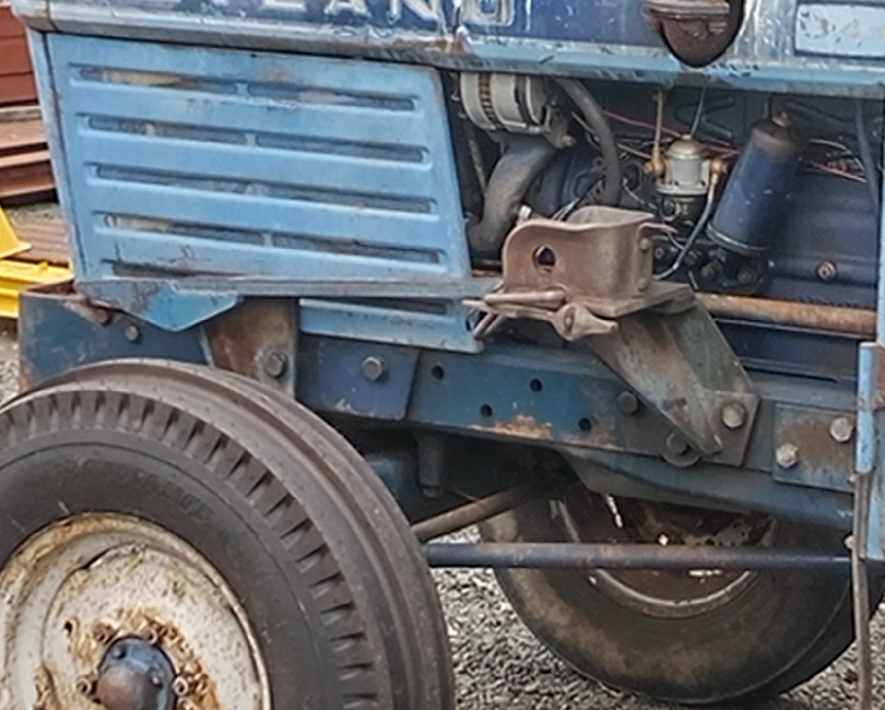 Identify loader bracket. | The Farming Forum