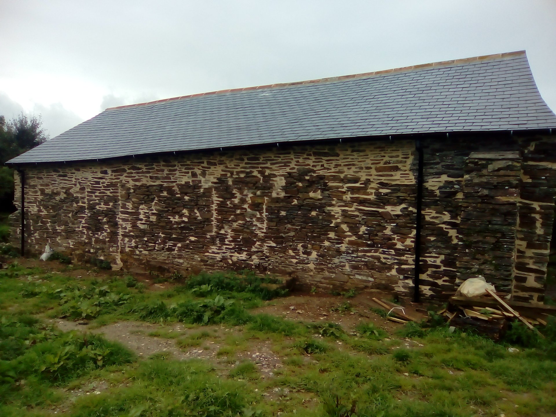 Slating a roof with gable end leanin out | The Farming Forum