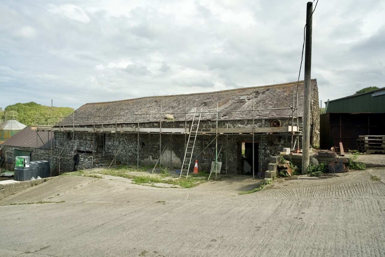 Slating a roof with gable end leanin out | The Farming Forum