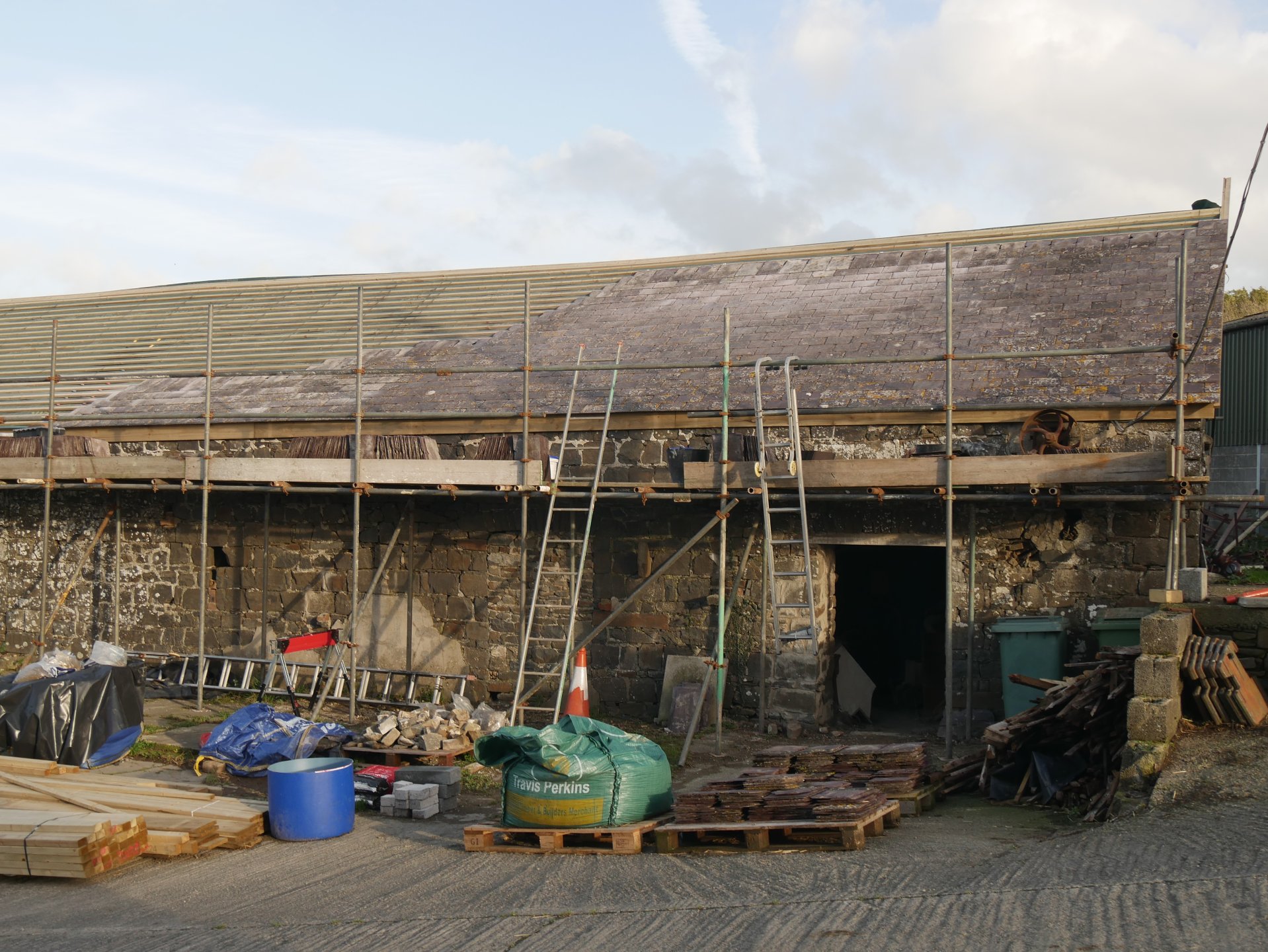 Slating a roof with gable end leanin out | The Farming Forum