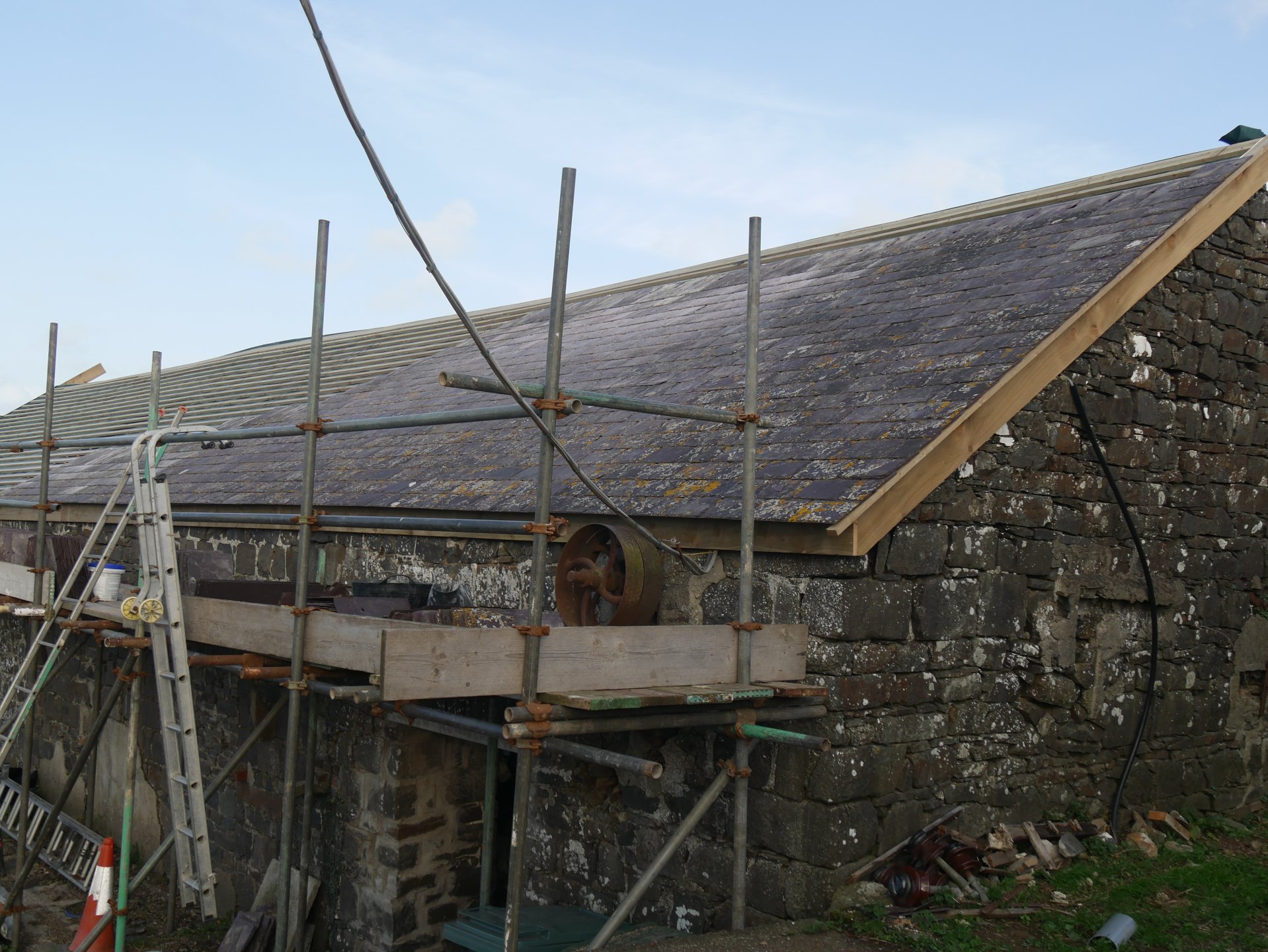 Slating a roof with gable end leanin out | The Farming Forum
