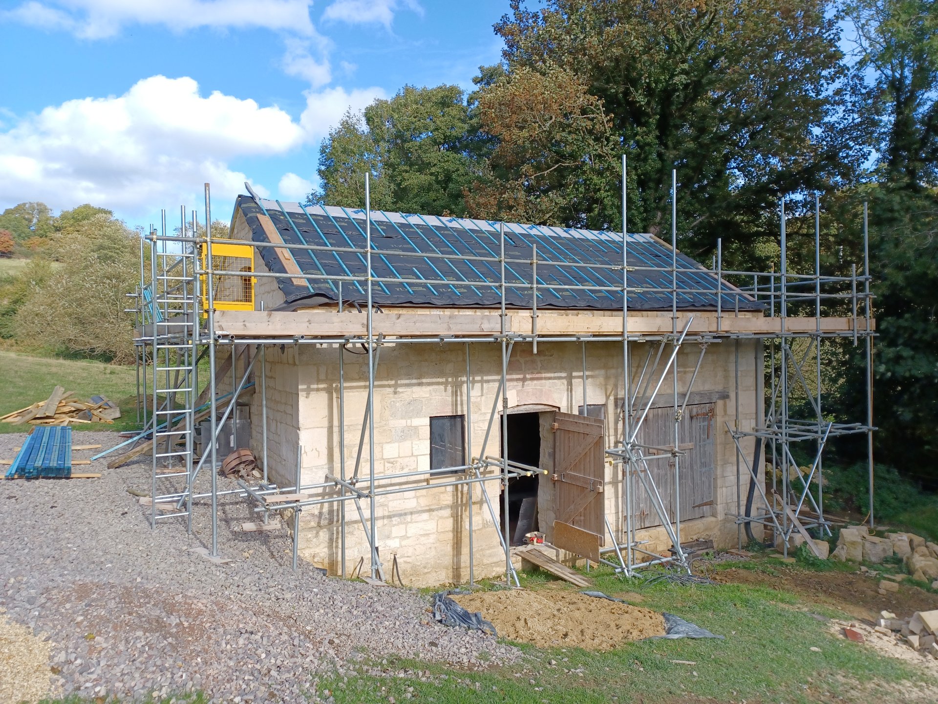 Slating a roof with gable end leanin out | The Farming Forum