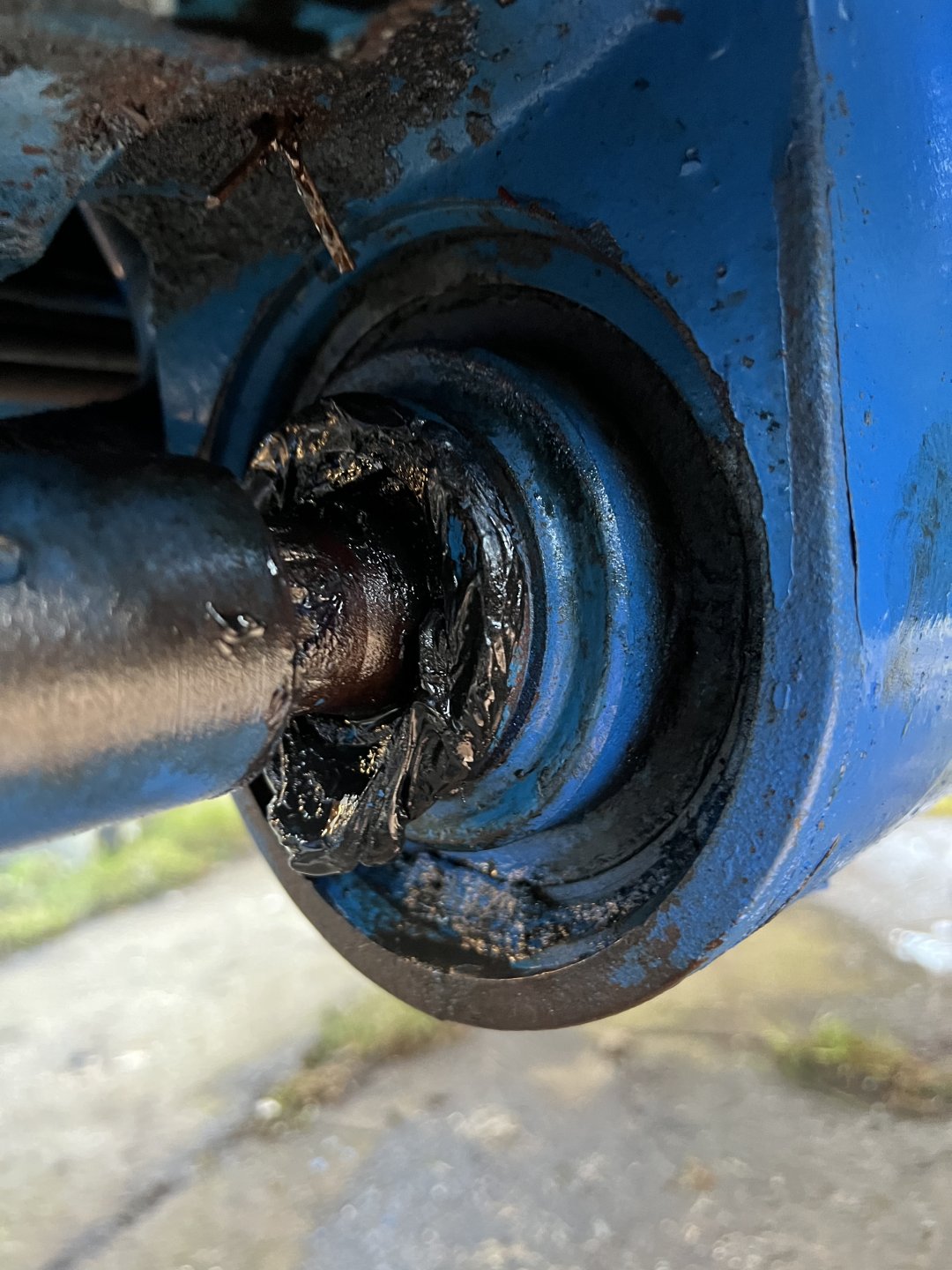 Ford 7740 drop box seal | The Farming Forum