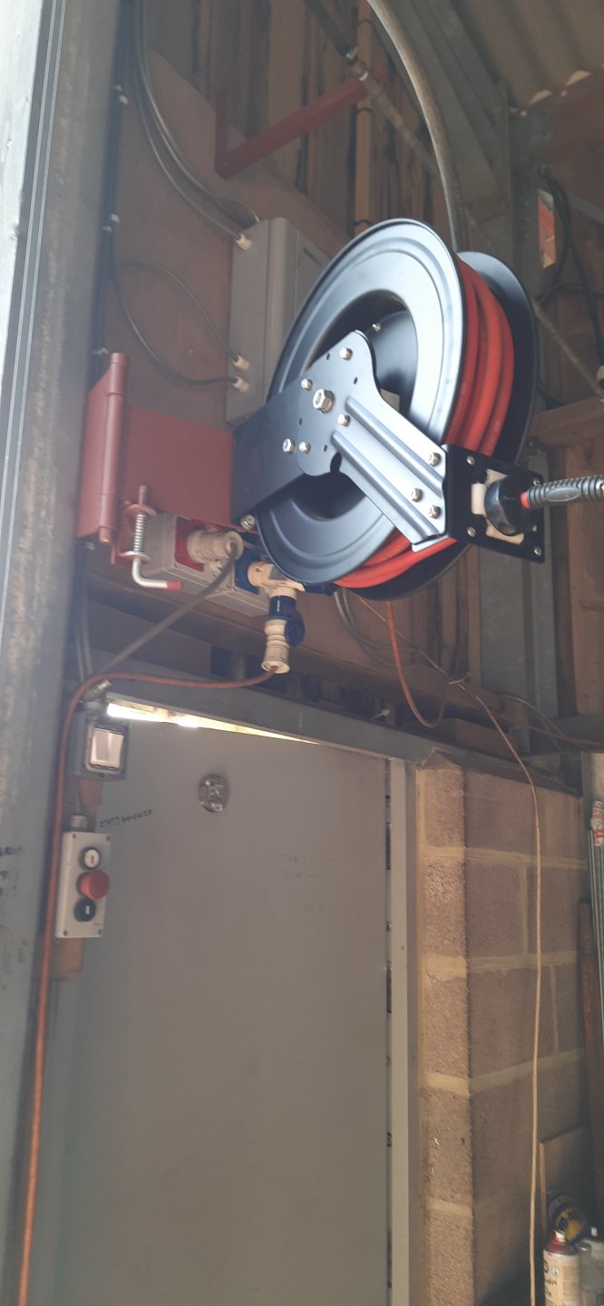 Recommend a good retractable air line | The Farming Forum