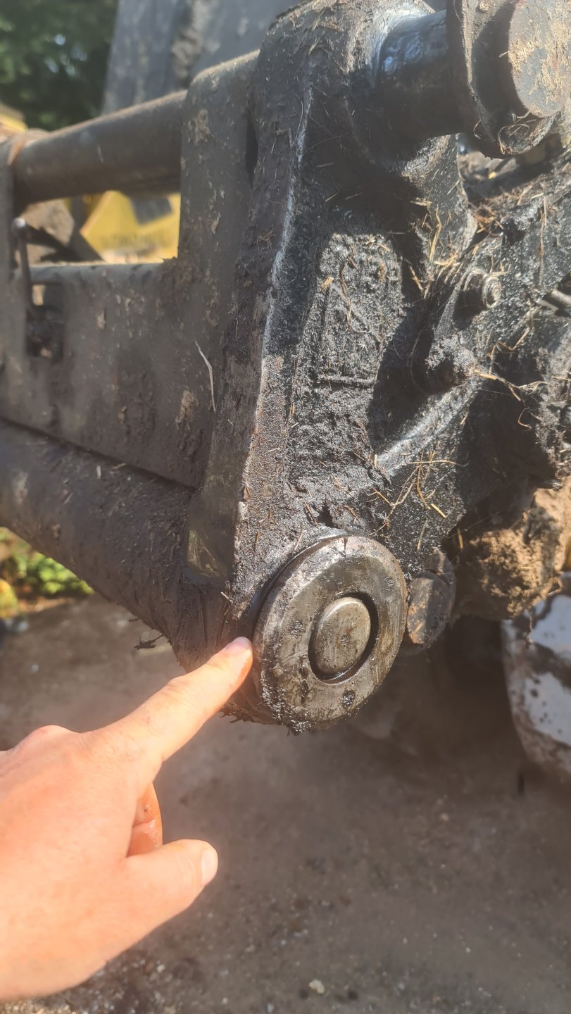 JCB 520 50 hydraulic locking pin popped out! | The Farming Forum