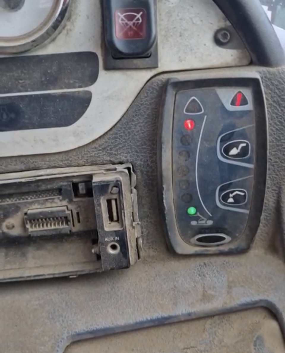 Manitou MT 732 SLI Flashing three lights | The Farming Forum