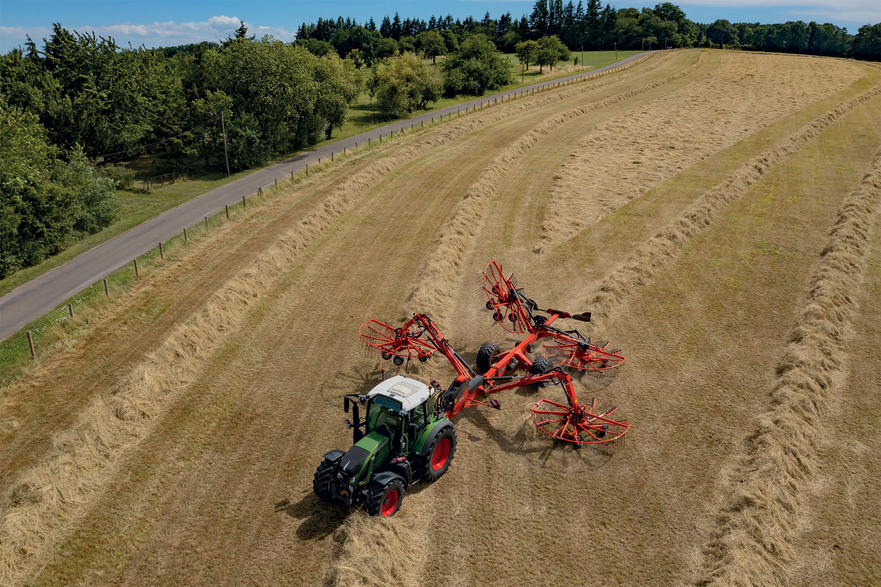 KUHN updates high-output four-rotor rakes | The Farming Forum