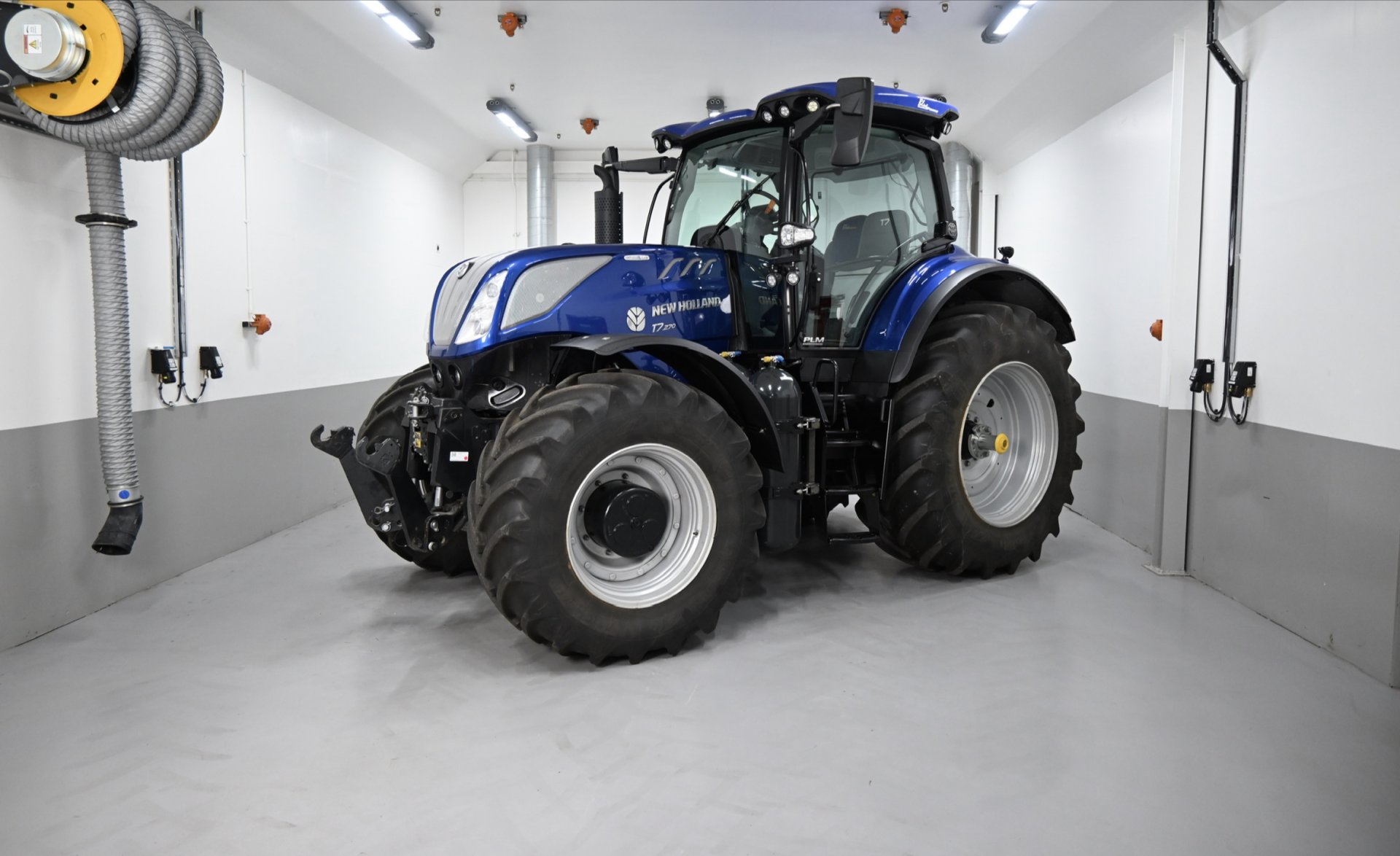 New Holland debuts next generation of alternative fuel tractors with T7 ...