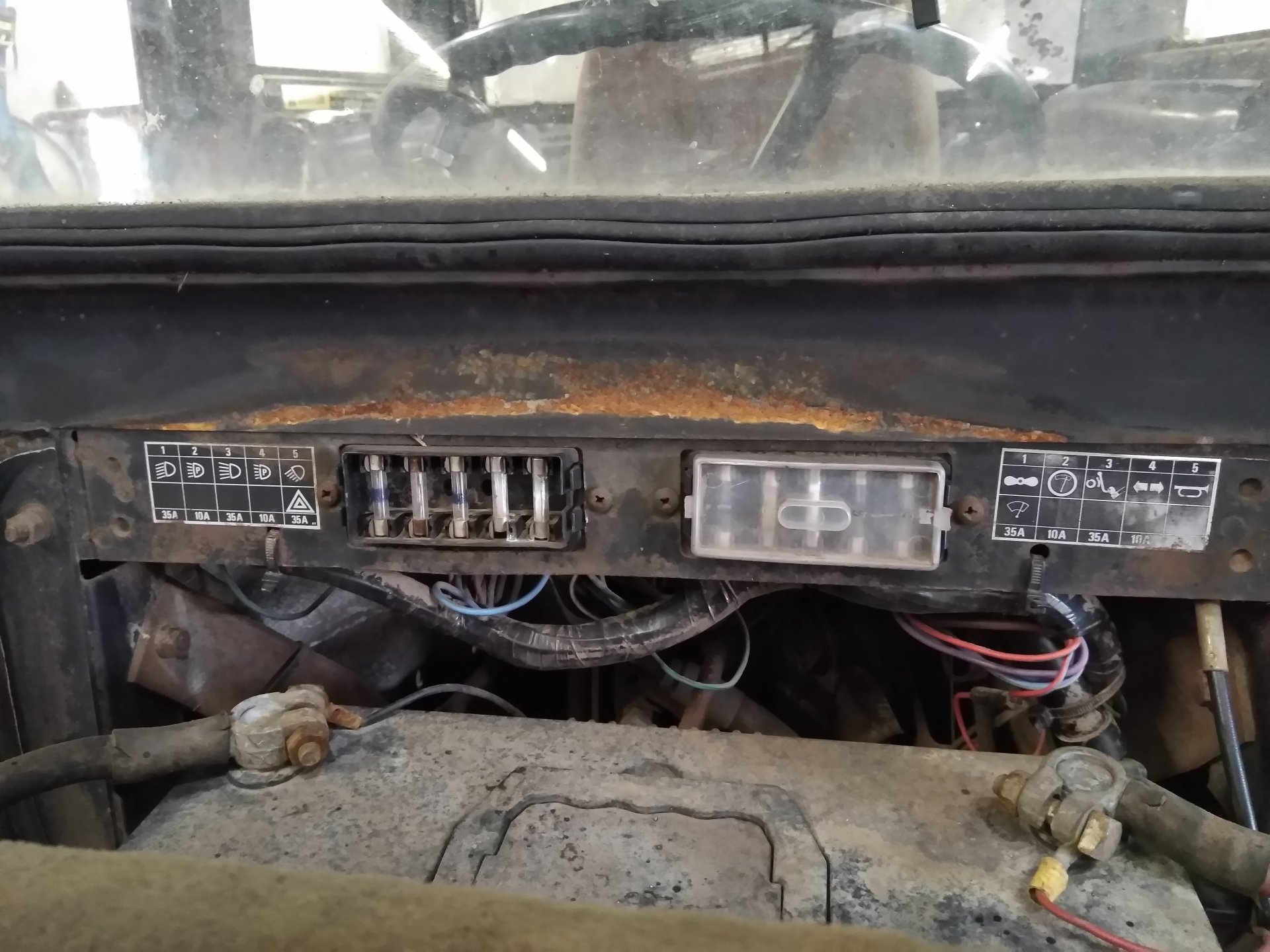 Ih 684 fusebox | The Farming Forum