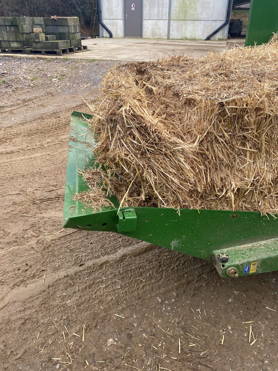 Kuhn or mchale straw chopper chopping silage/hay | The Farming Forum