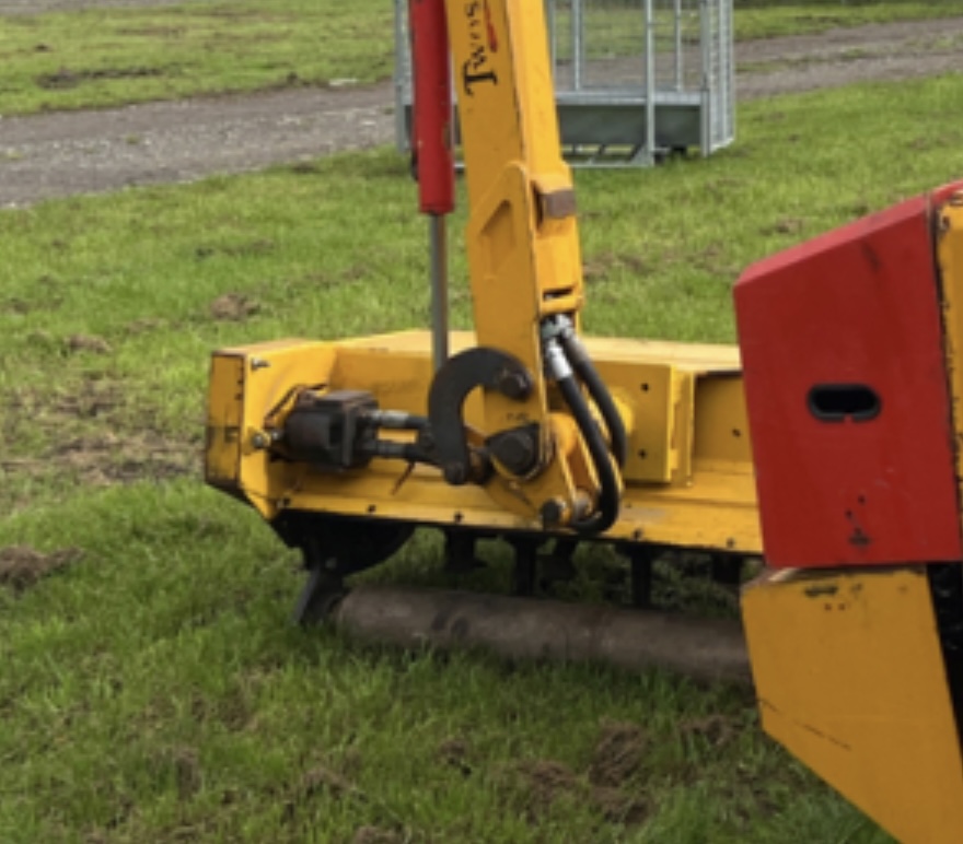 Twose TS525 Flail/hedger pipe routing | The Farming Forum