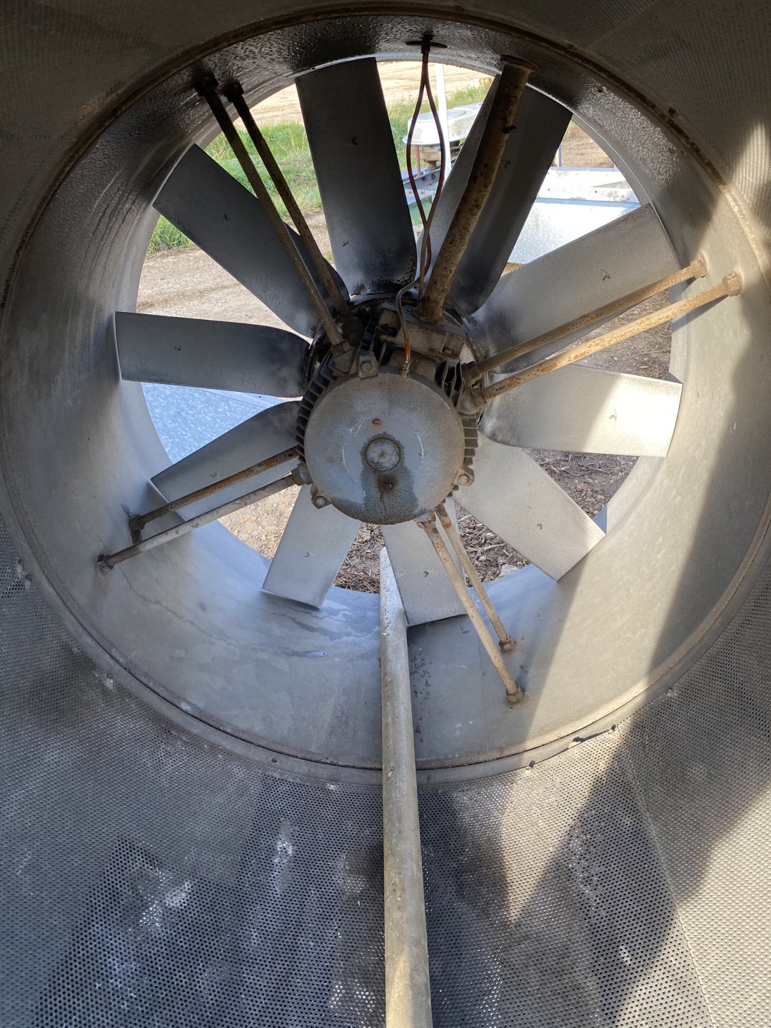 Large extraction Fan | The Farming Forum