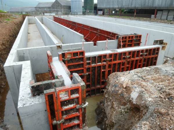 Underground slatted tank for a cubicle building. | The Farming Forum