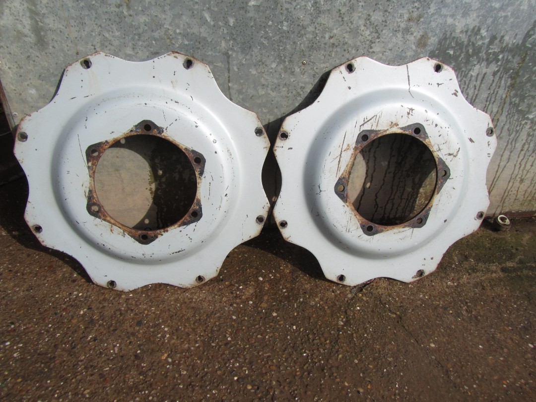 Massey Ferguson 3000 series front wheel centres | The Farming Forum