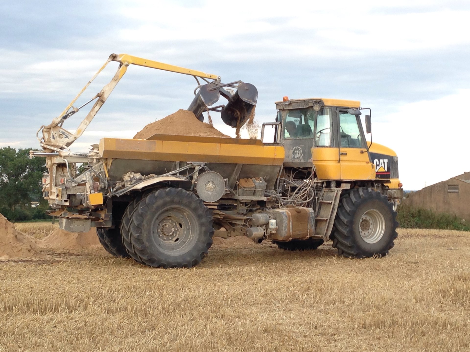 Fastrac / Cat lime spreader | The Farming Forum