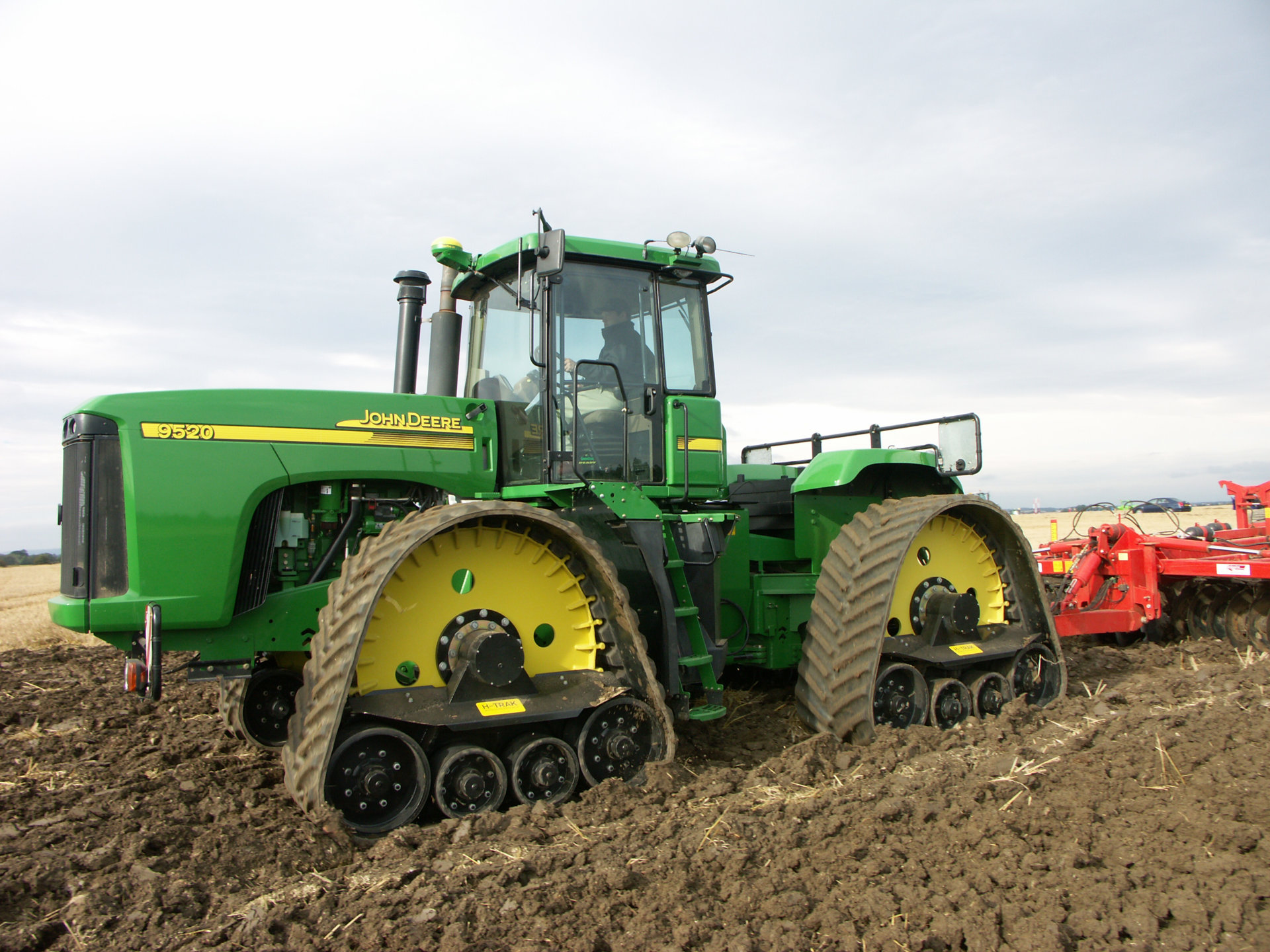JD first-ever four-track tractor will be making its UK show debut | The ...