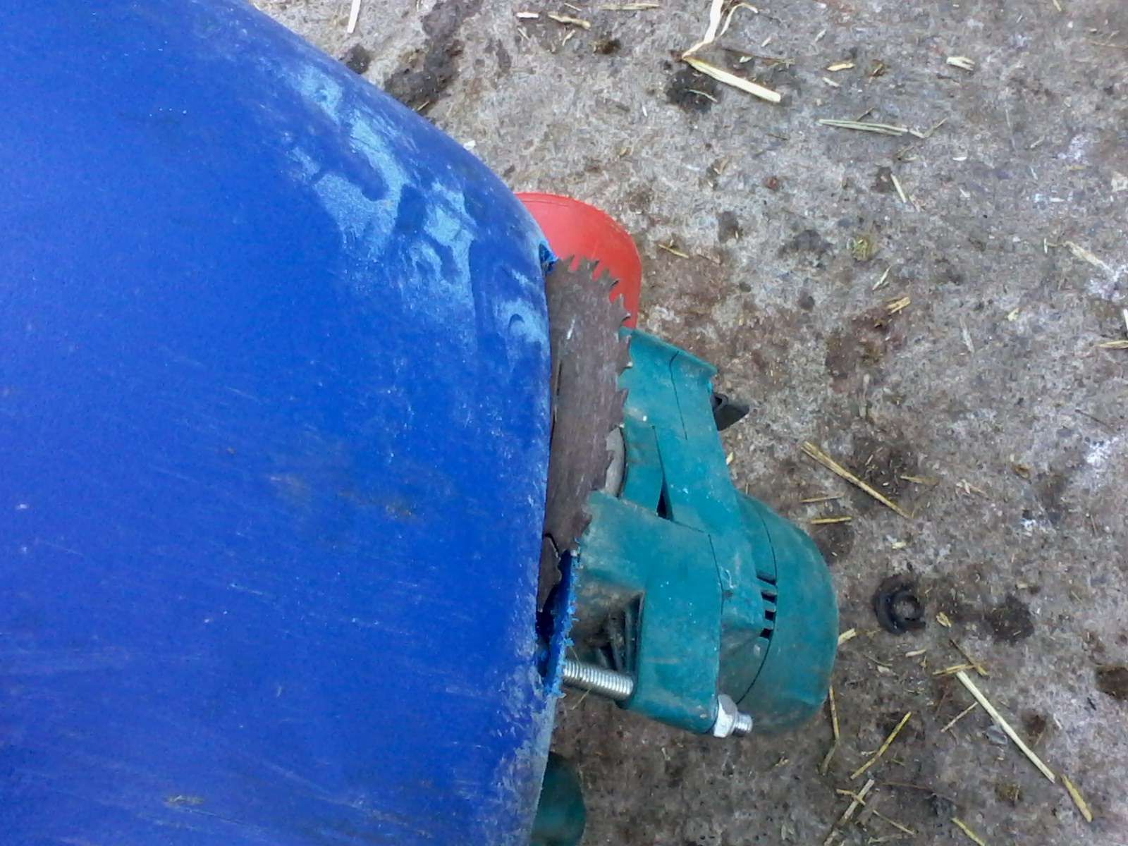 sawdust dispenser | The Farming Forum