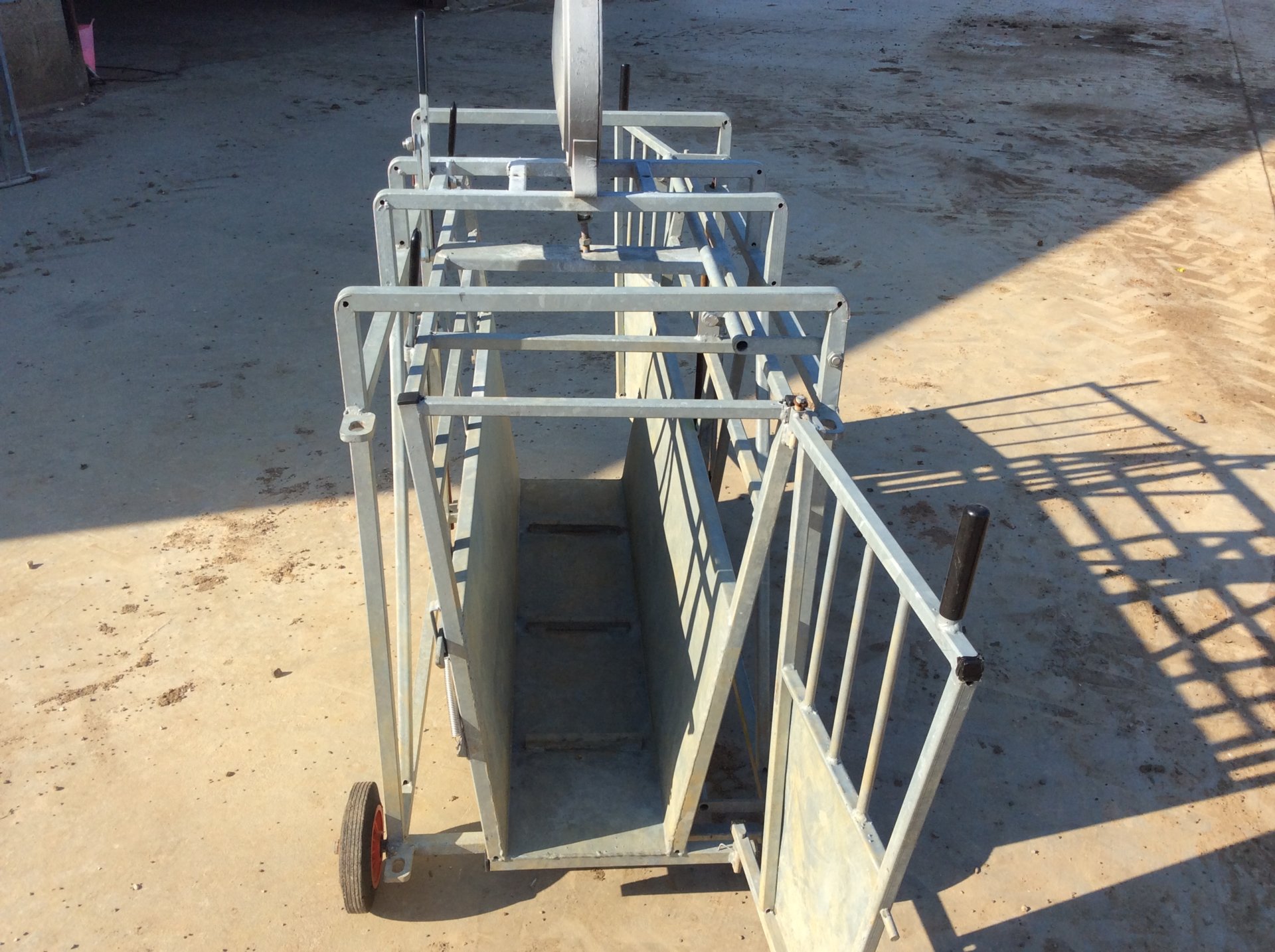Livestock Handling Equipment: Bateman - Scale | The Farming Forum