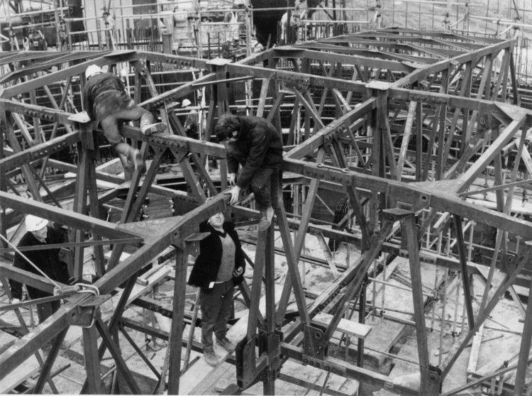 Pictures of construction of Emley Moor Mast 1970 | The Farming Forum