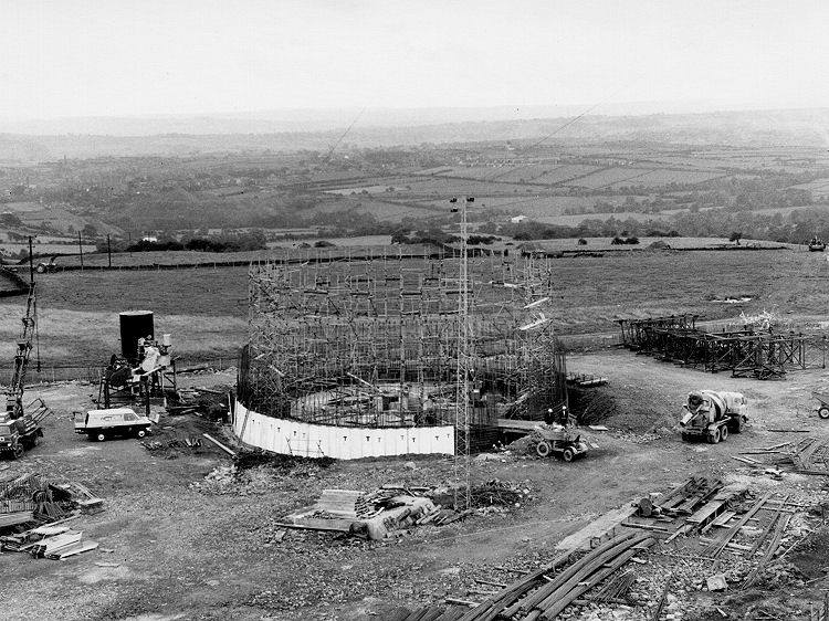 Pictures of construction of Emley Moor Mast 1970 | The Farming Forum