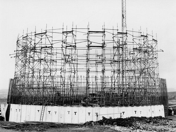Pictures of construction of Emley Moor Mast 1970 | The Farming Forum