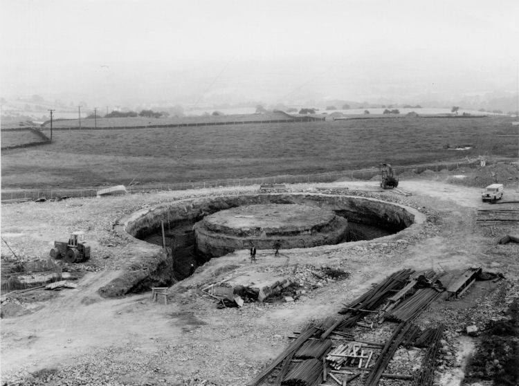 Pictures of construction of Emley Moor Mast 1970 | The Farming Forum