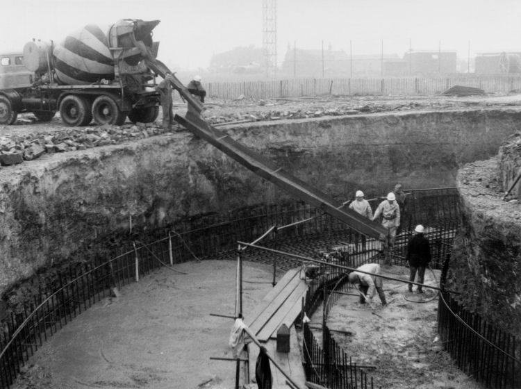Pictures of construction of Emley Moor Mast 1970 | The Farming Forum