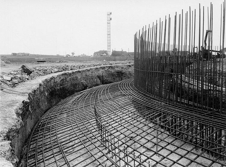 Pictures of construction of Emley Moor Mast 1970 | The Farming Forum