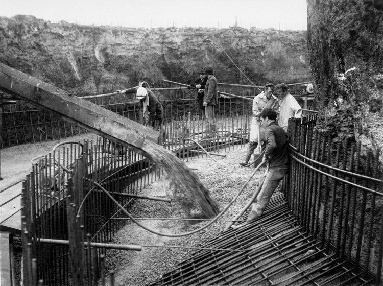 Pictures of construction of Emley Moor Mast 1970 | The Farming Forum