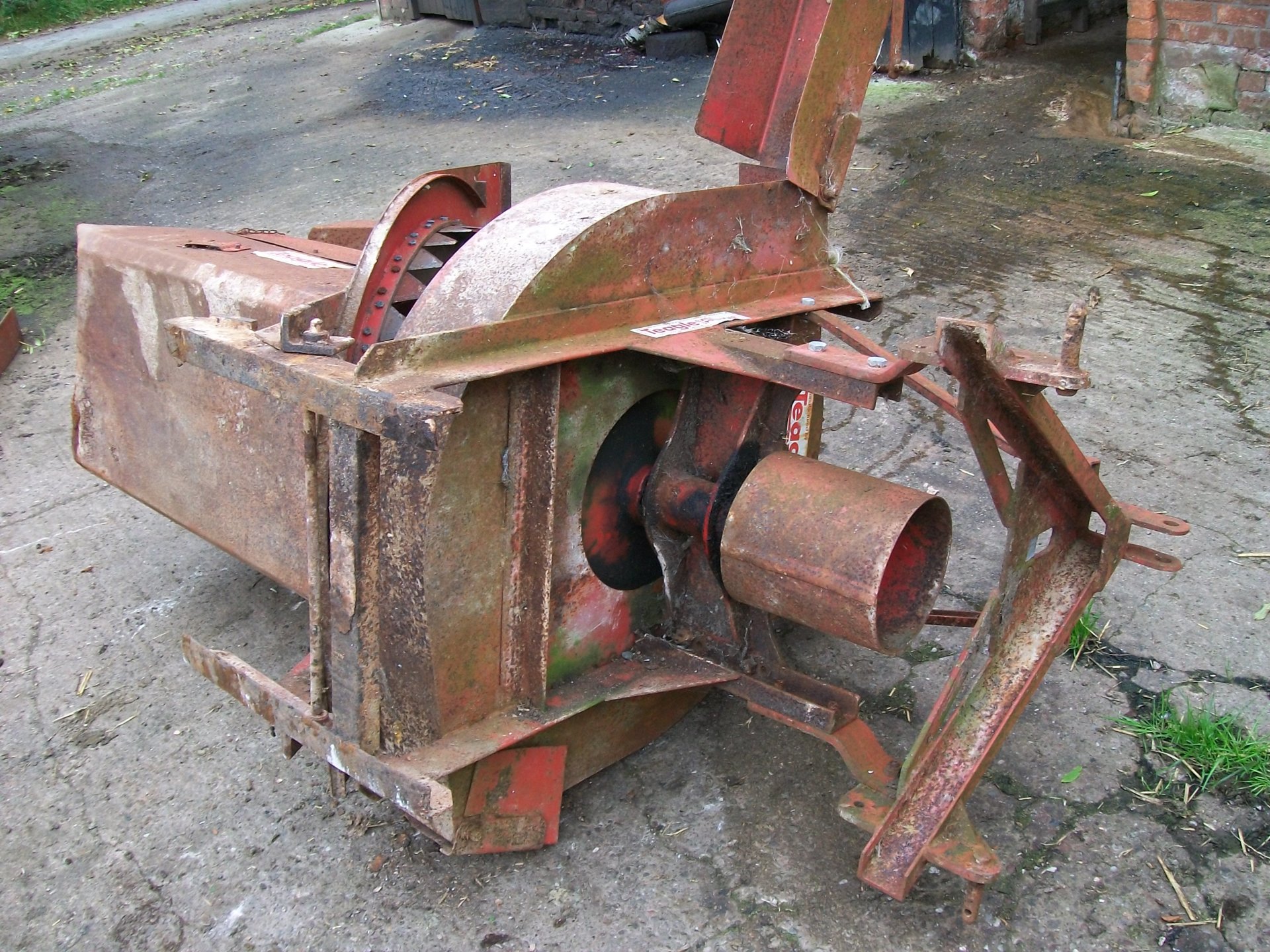 Round bale straw chopper spreader thingy | The Farming Forum