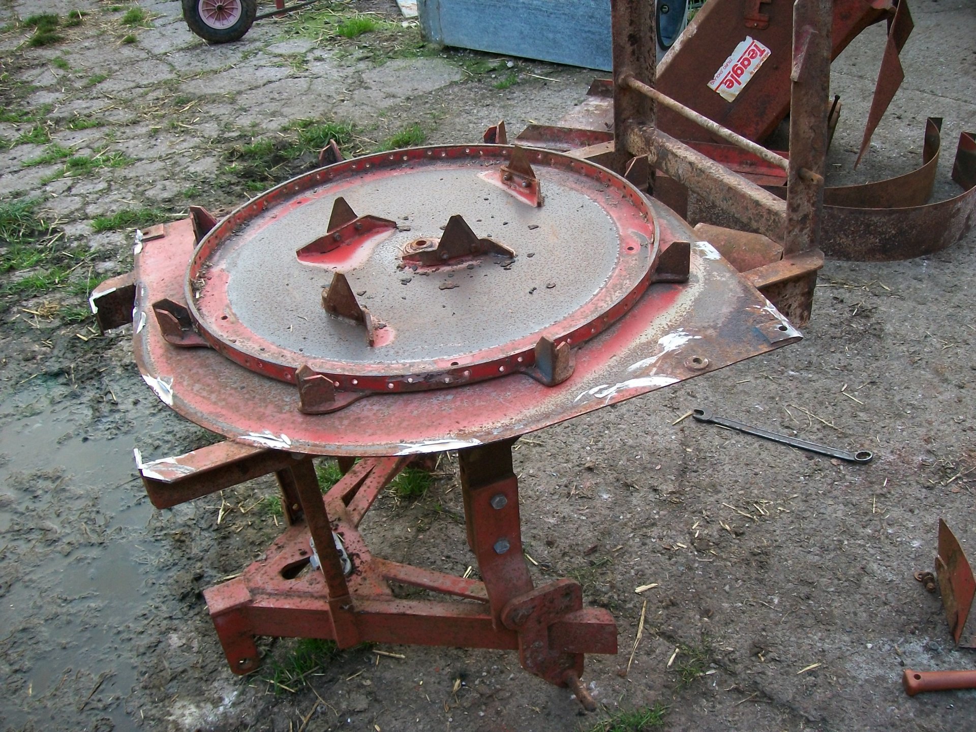 Round bale straw chopper spreader thingy | The Farming Forum