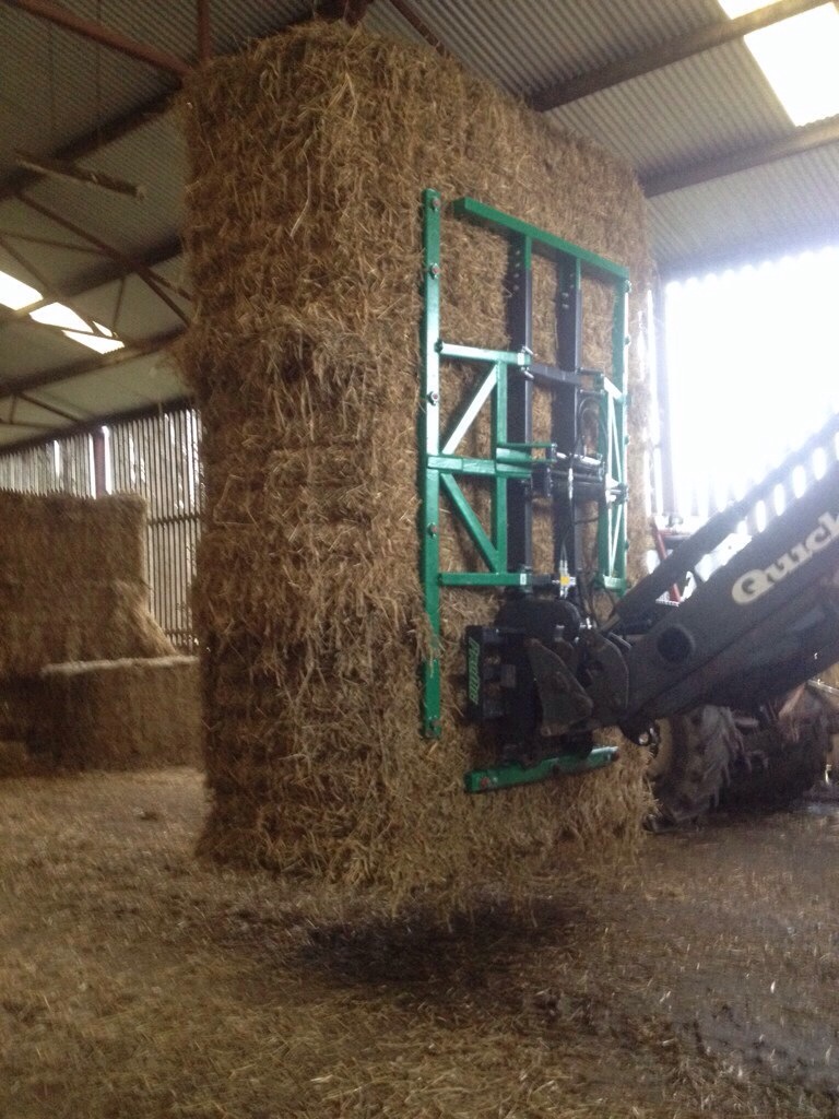 Which bale handling grab for big square bales of straw? | The Farming Forum