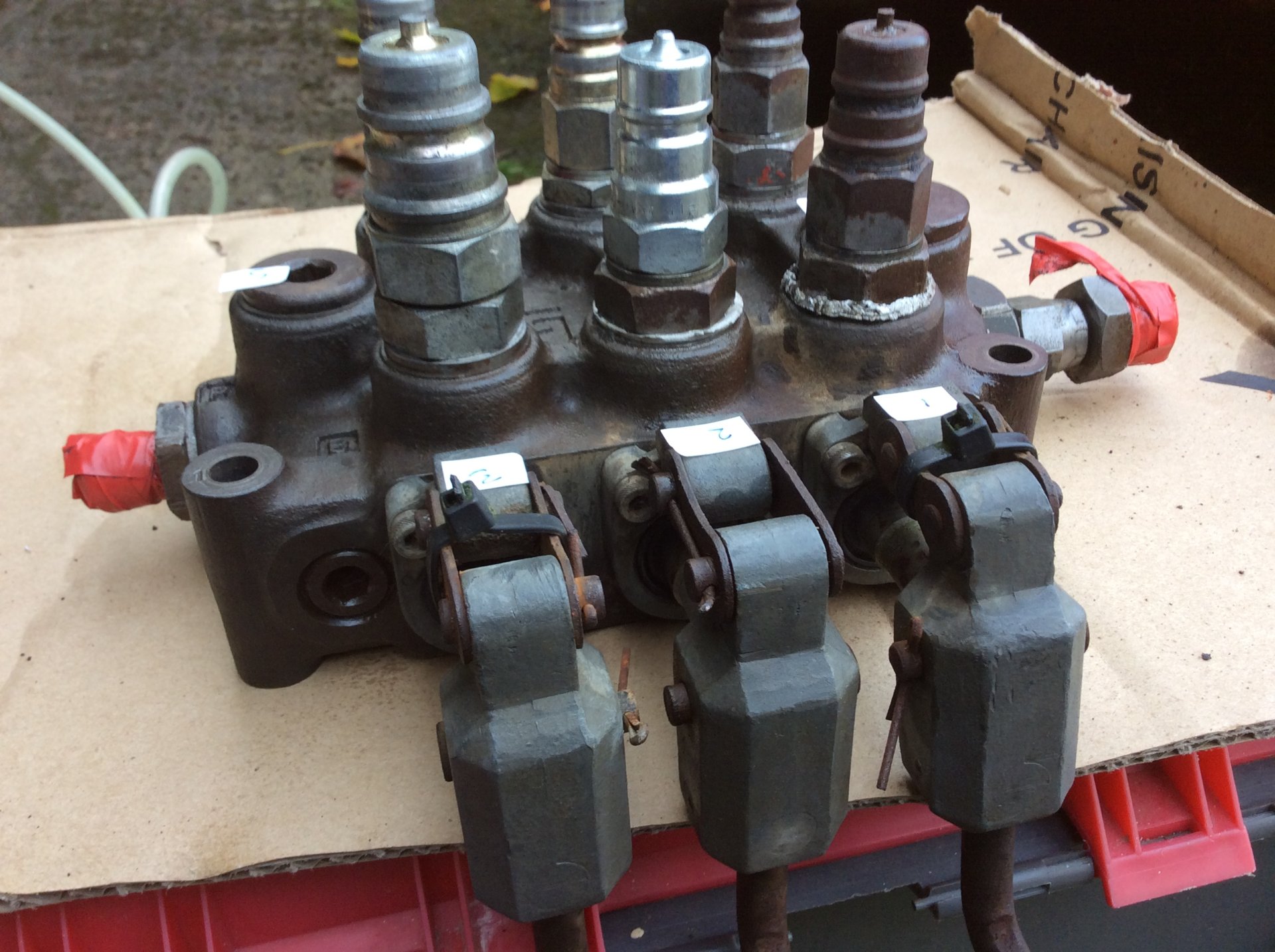 Loader valve block seals | The Farming Forum
