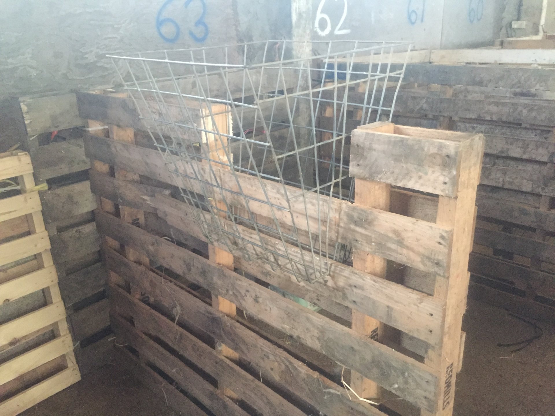 Hay racks for lambing pens | The Farming Forum