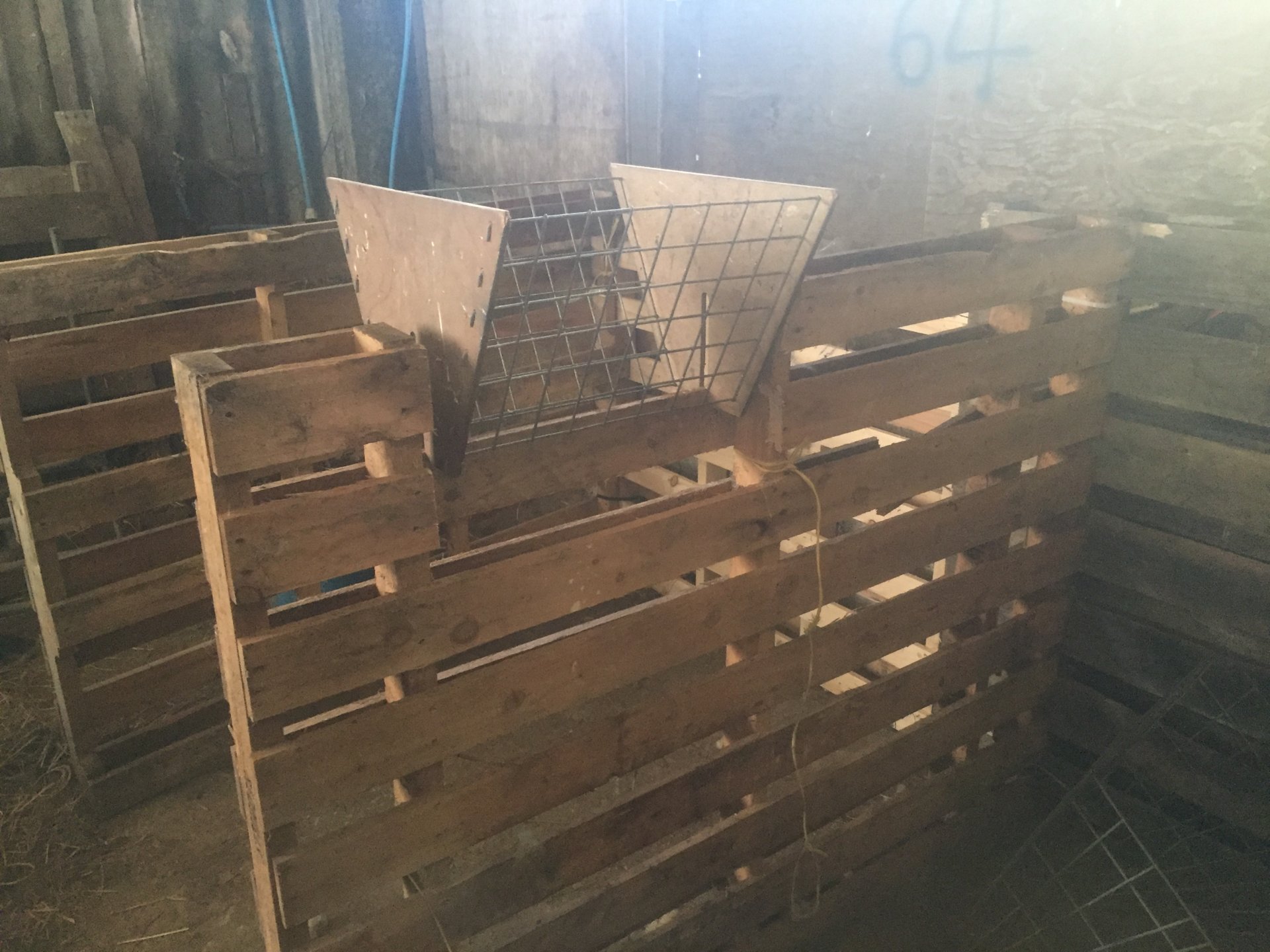 Hay racks for lambing pens | The Farming Forum