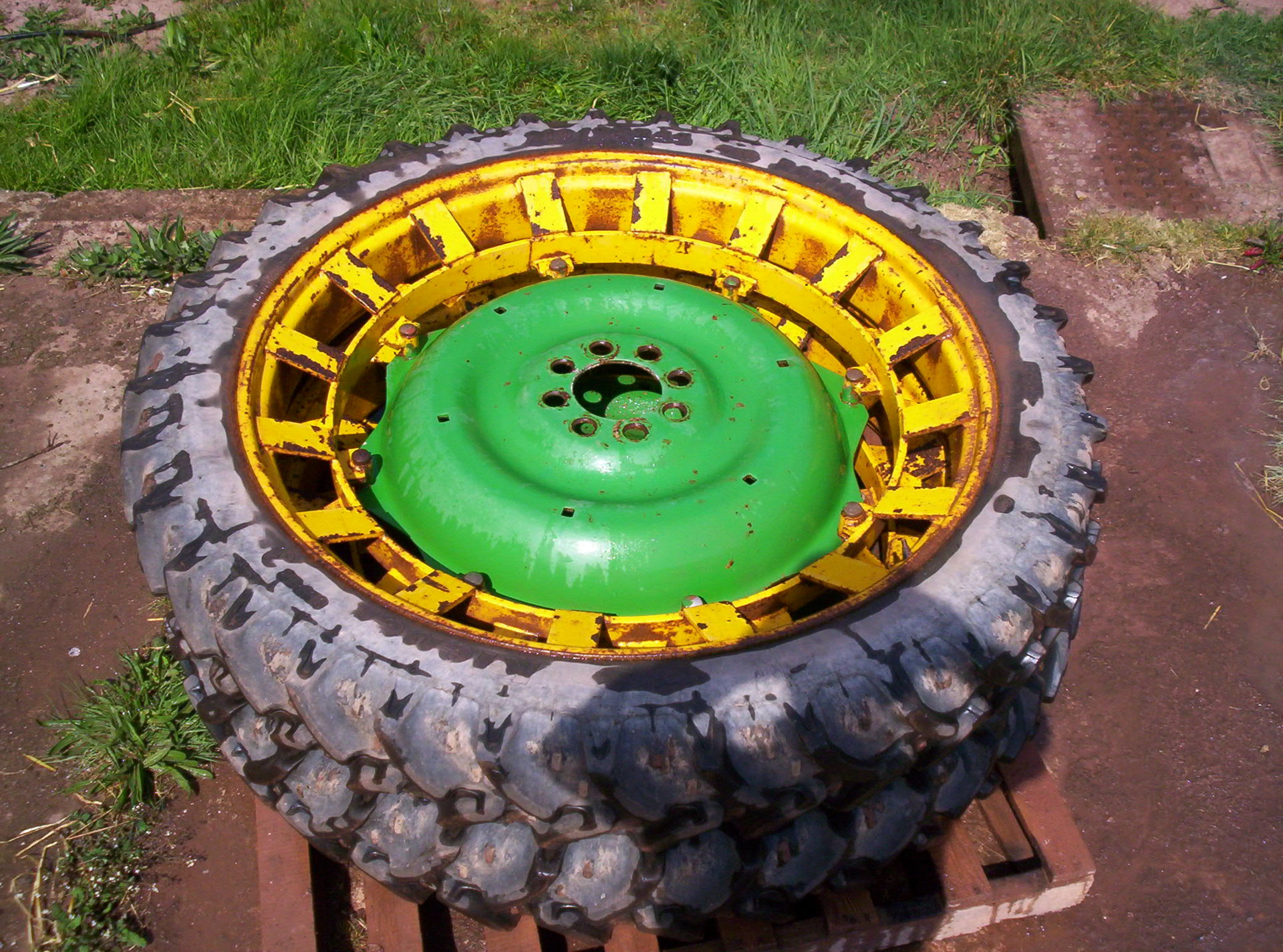 Row crop wheels for Anglia knight sprayer | The Farming Forum