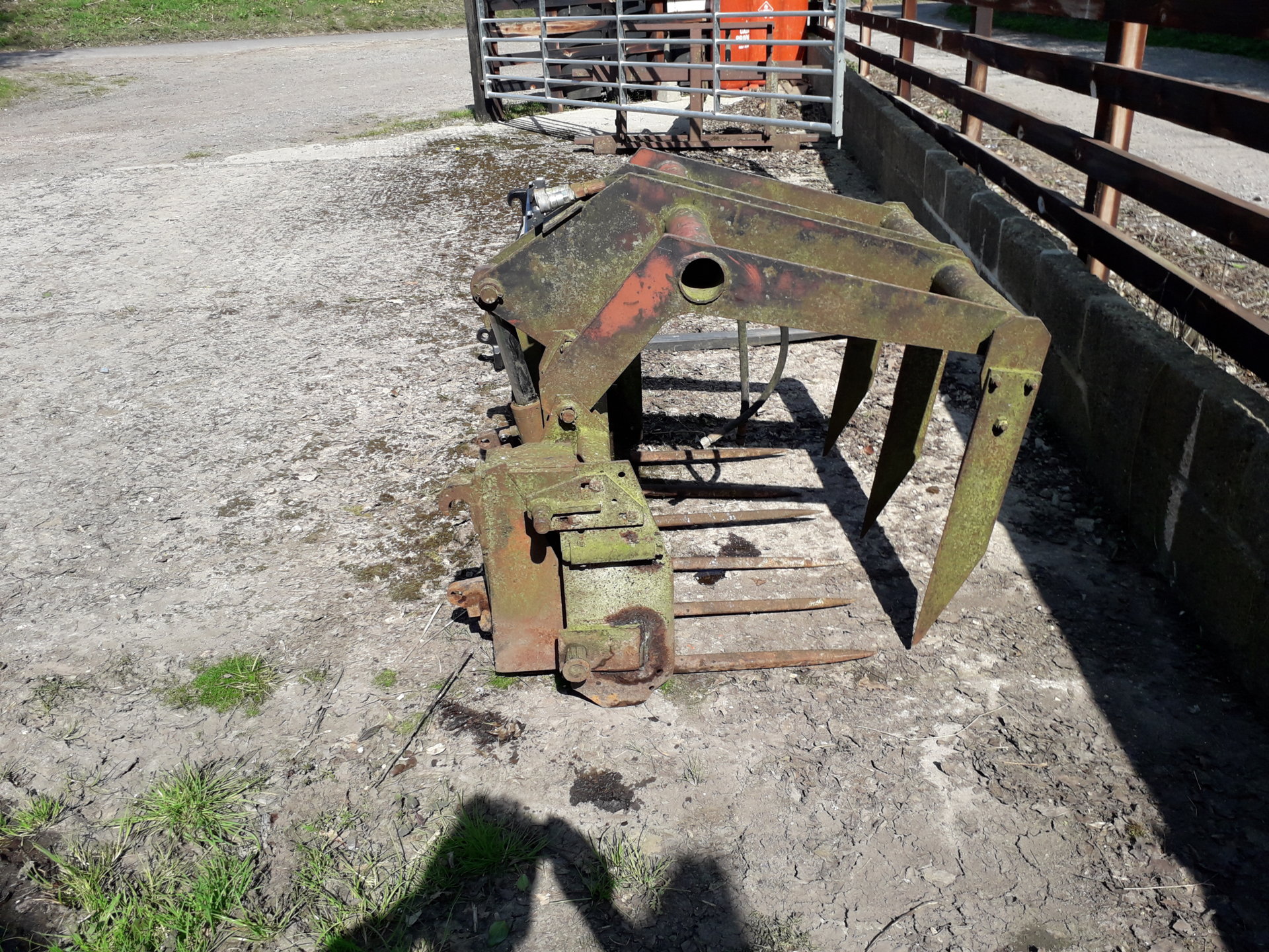 Fore Loader Grab | The Farming Forum