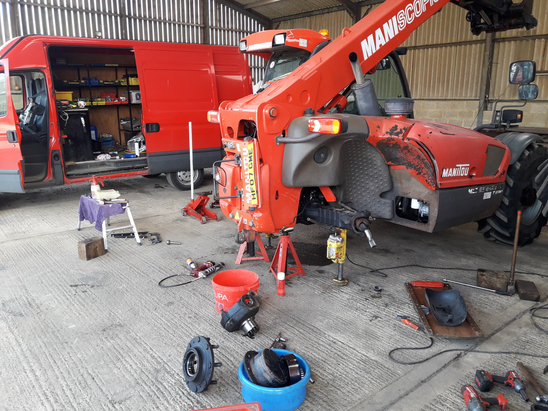 LM410 / Manitou 628 telehandler axles | The Farming Forum