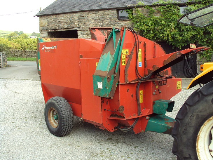 Kverneland/Taarup 834 straw bedder | The Farming Forum