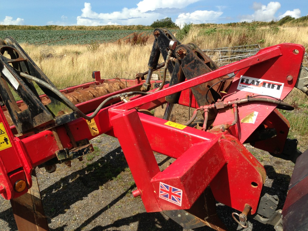 Spaldings auto-reset 3 leg Flatlift and packer!! | The Farming Forum