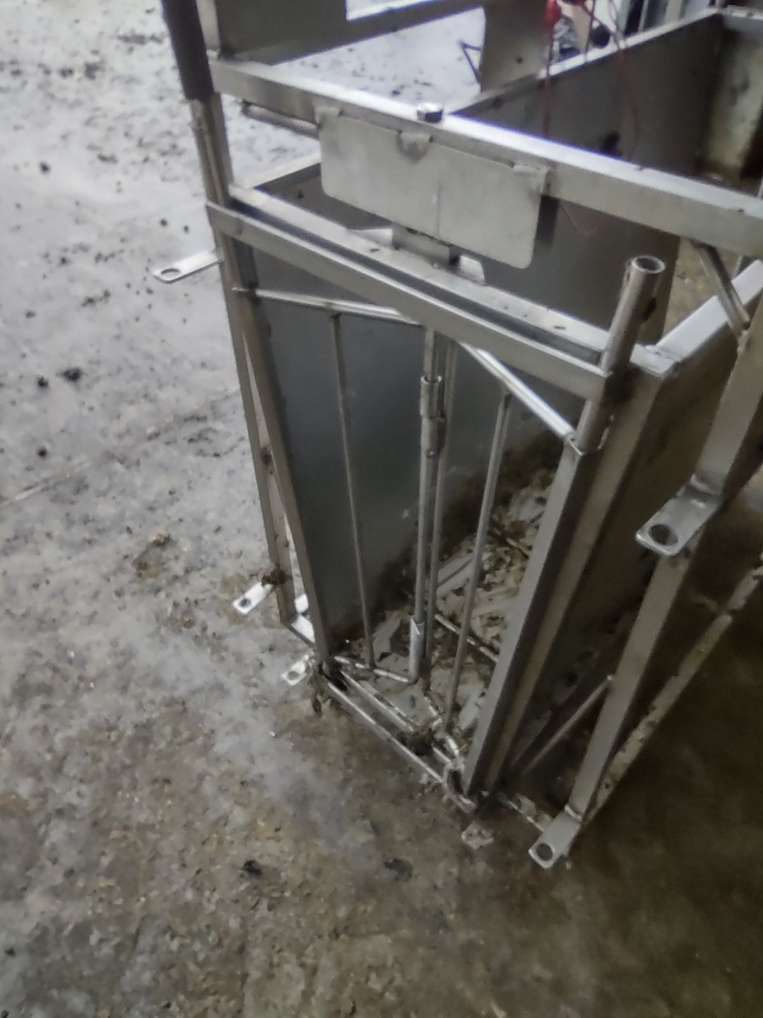 Open top lamb weigh crate. | The Farming Forum